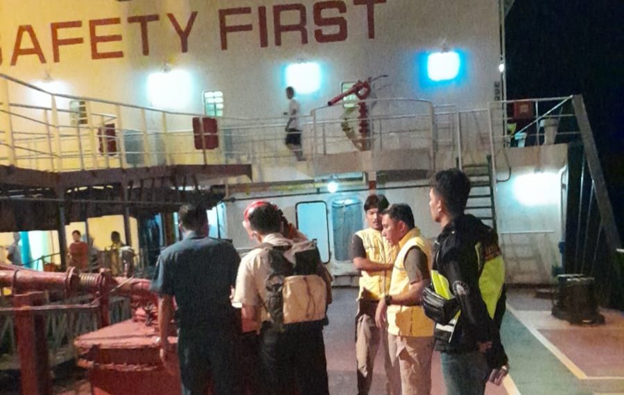 Awali Tahun 2024, Imigrasi Sorong Lakukan Pemeriksaan Keimigrasian Kapal Da Heng Shan di ...